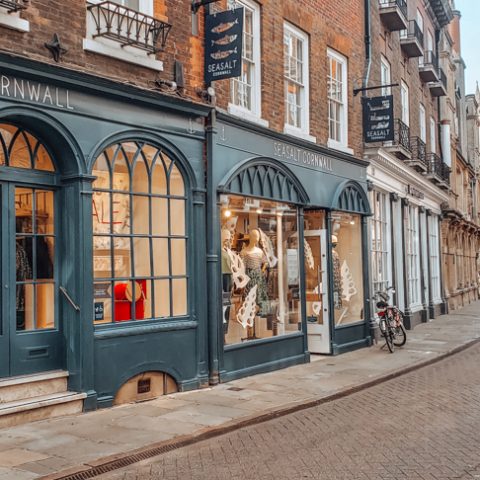 10 Beautiful Cambridge Bookshops & Cafes | Books and Bao